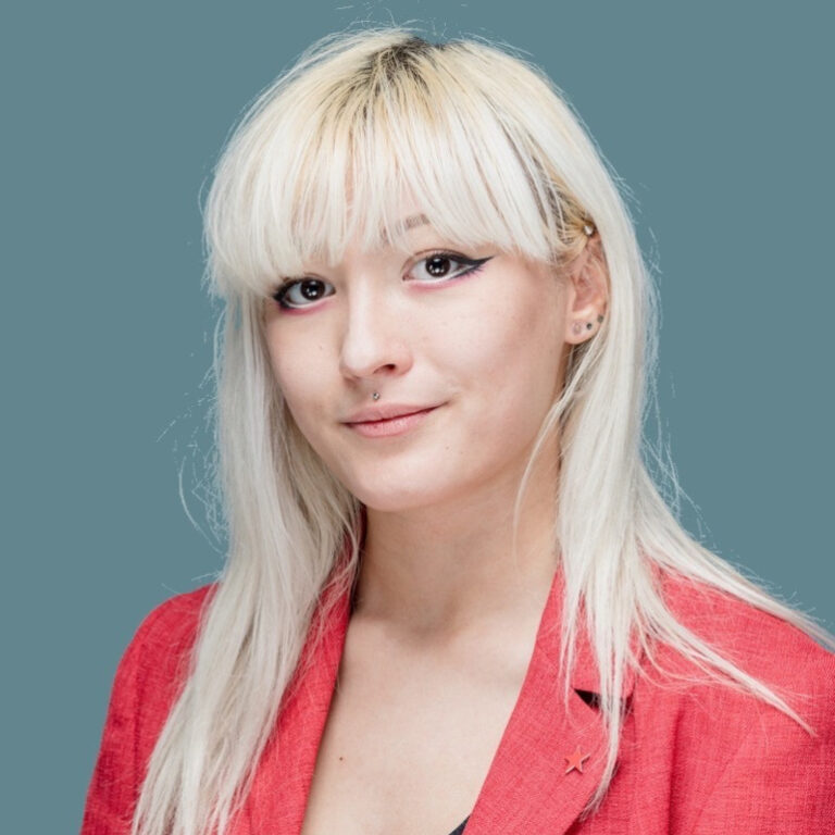 Consulaires Londres : Nina Yasmine Séron en campagne